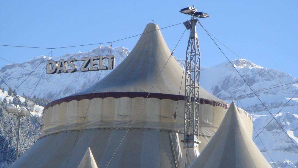 DAS ZELT kommt an die Lenk zurück